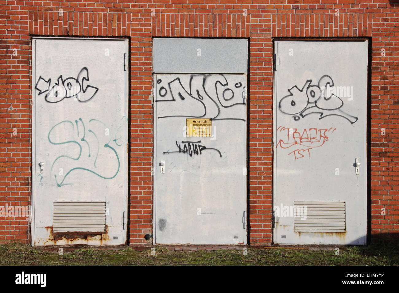 Three doors hi-res stock photography and images - Alamy