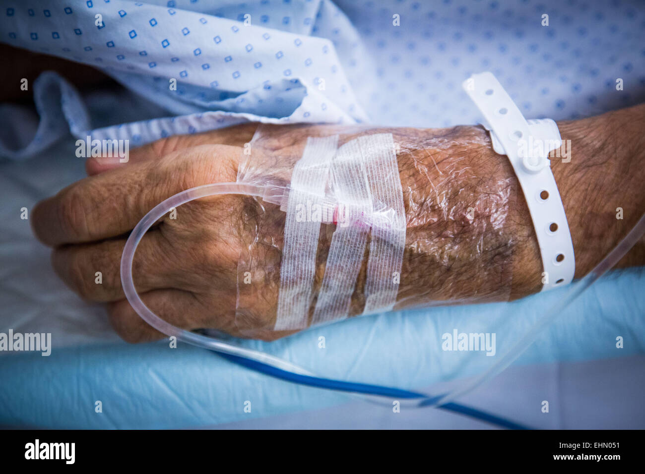 Cannula in a patient's hand Stock Photo - Alamy