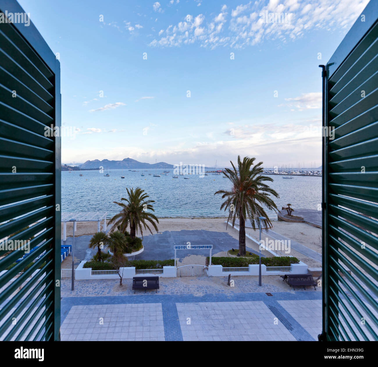 Bay window beach hi-res stock photography and images - Alamy
