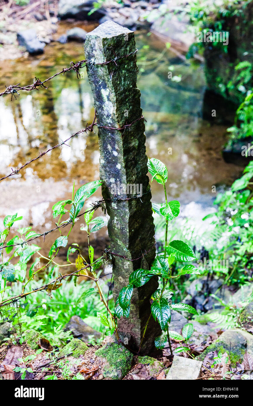 Rusting old fence hi-res stock photography and images - Alamy