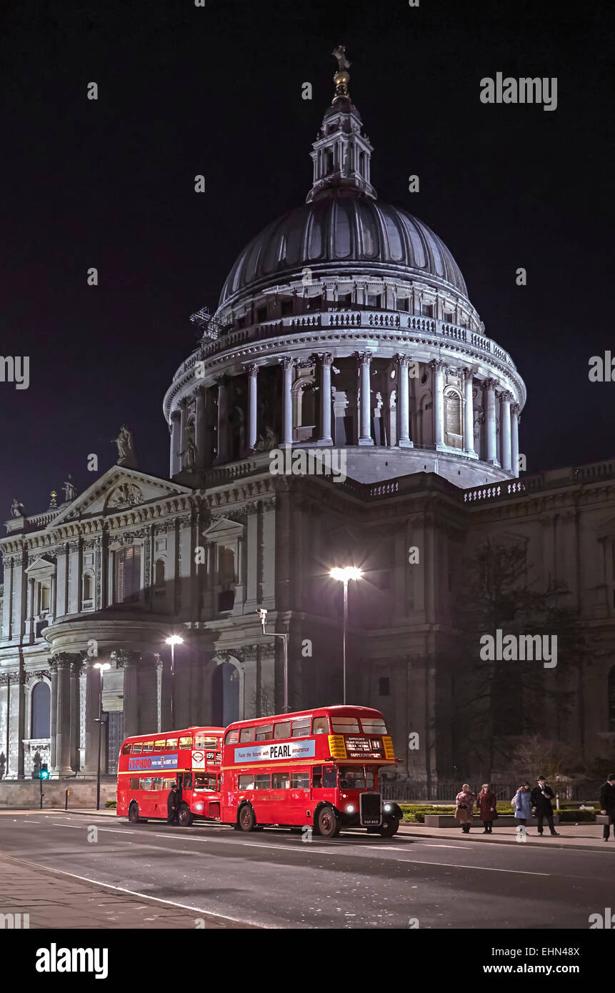 London rt bus hi-res stock photography and images - Alamy