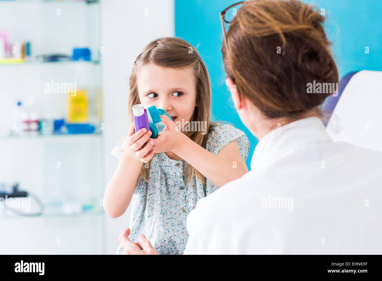 Asthma inhaler child hi-res stock photography and images - Alamy