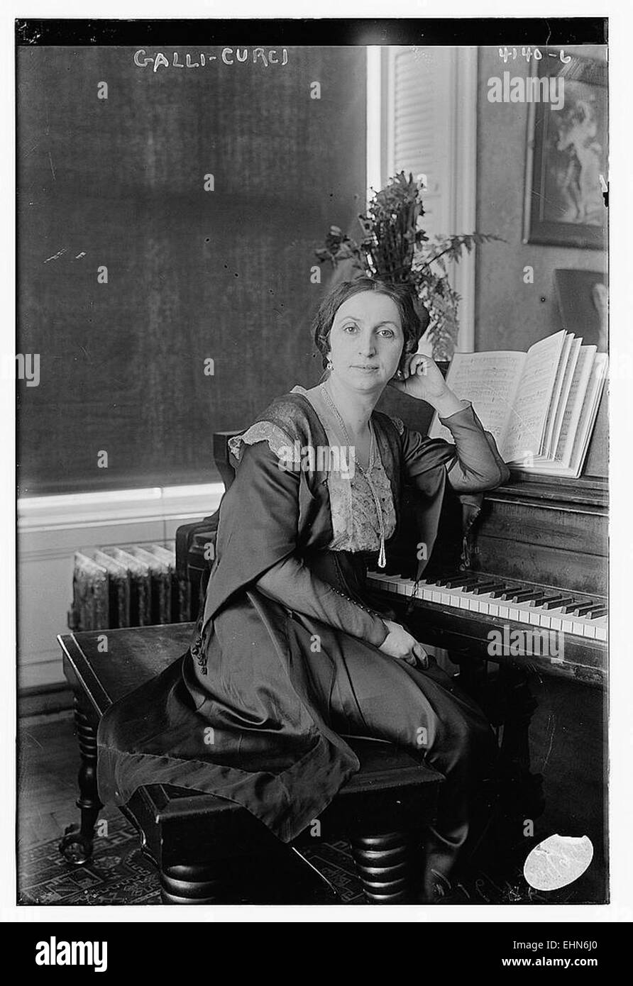 Opera sopranos early 1900s hi-res stock photography and images - Alamy
