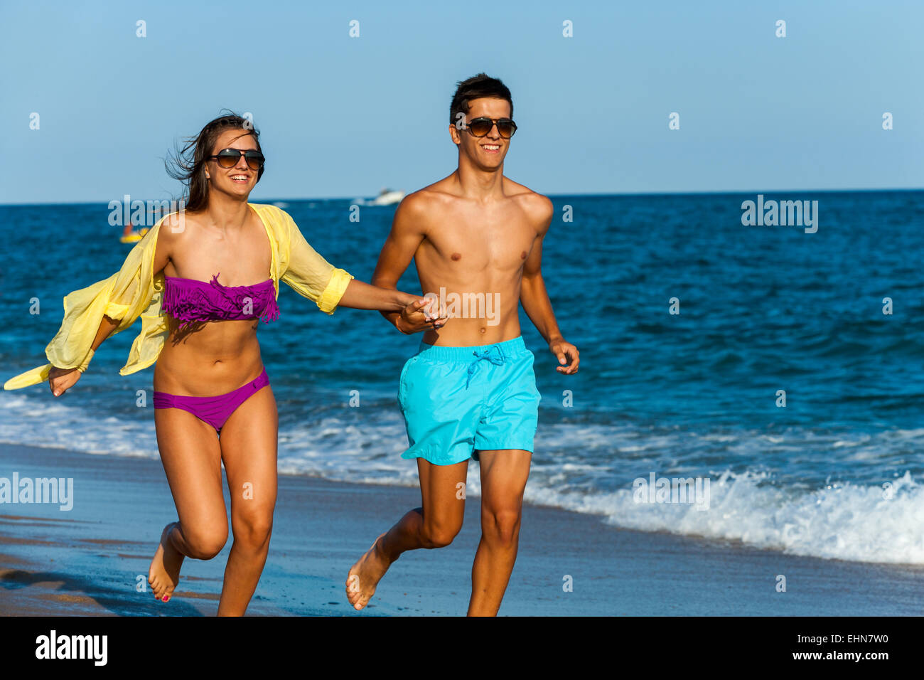 Teen bikini beach couple hi-res stock photography and images - Alamy