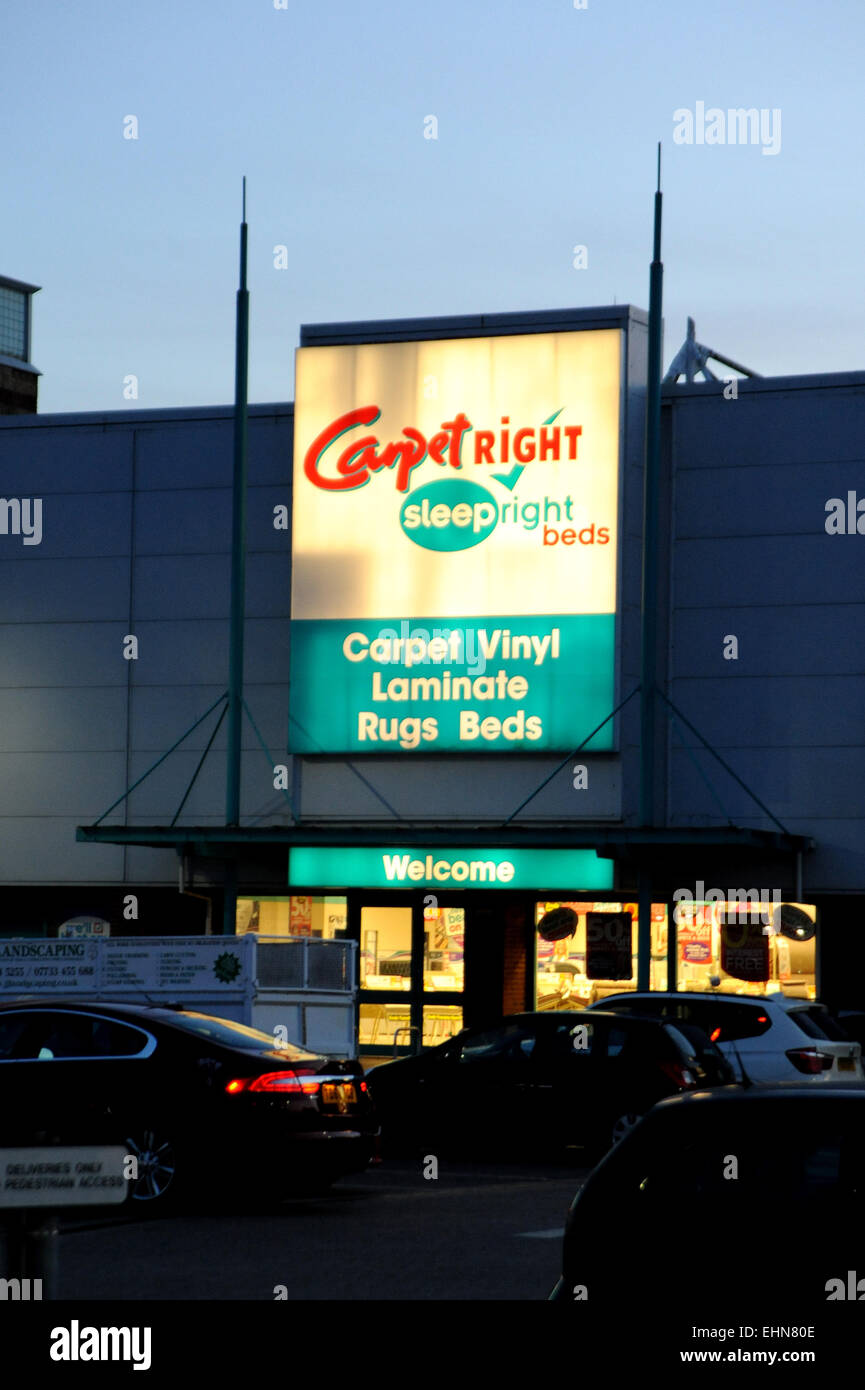 Reading retail park uk hi-res stock photography and images - Alamy