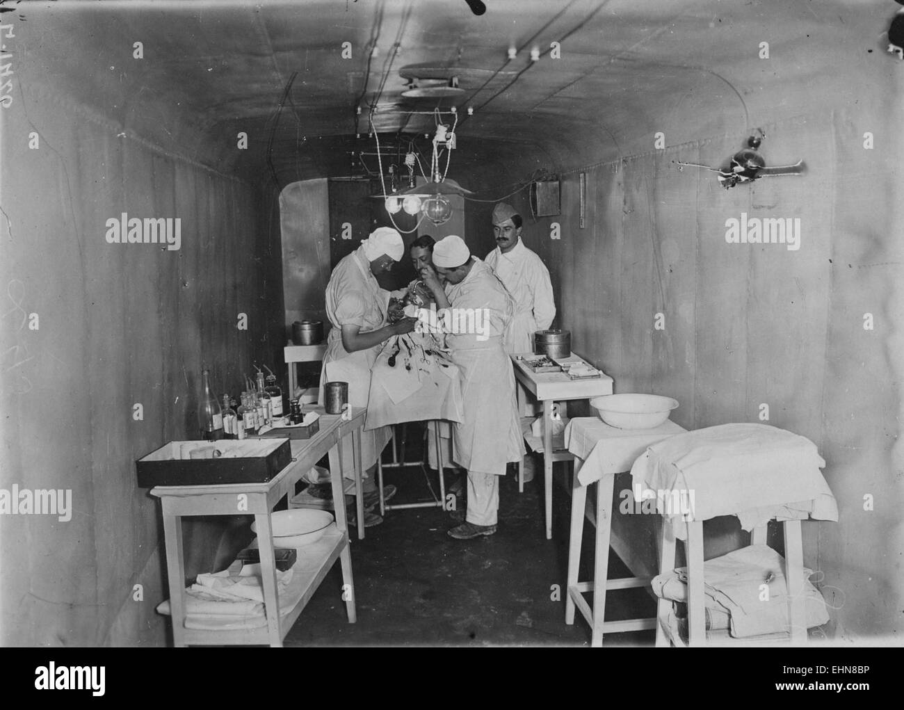 This image, titled 'Underjordisk operasjonssal,' depicts an underground ...