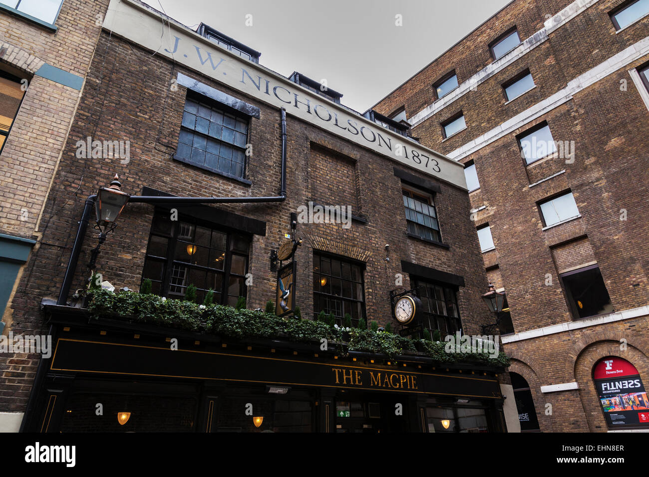 Magpie house hi-res stock photography and images - Alamy