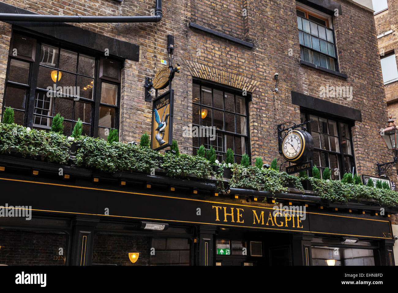 The Magpie, a Typical East London Pub Stock Photo - Alamy