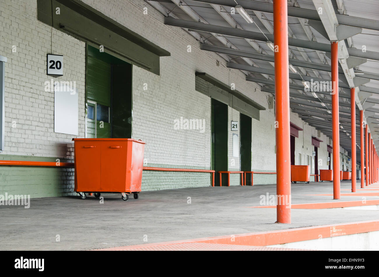 Unloading platform hi-res stock photography and images - Alamy