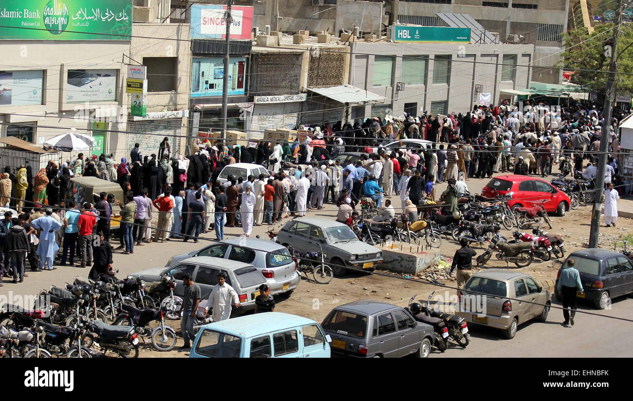 Pakistan bank queue hi-res stock photography and images - Alamy