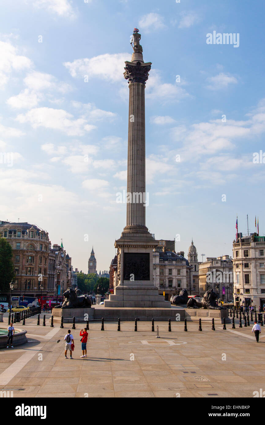 Traflagar square fountain hi-res stock photography and images - Alamy