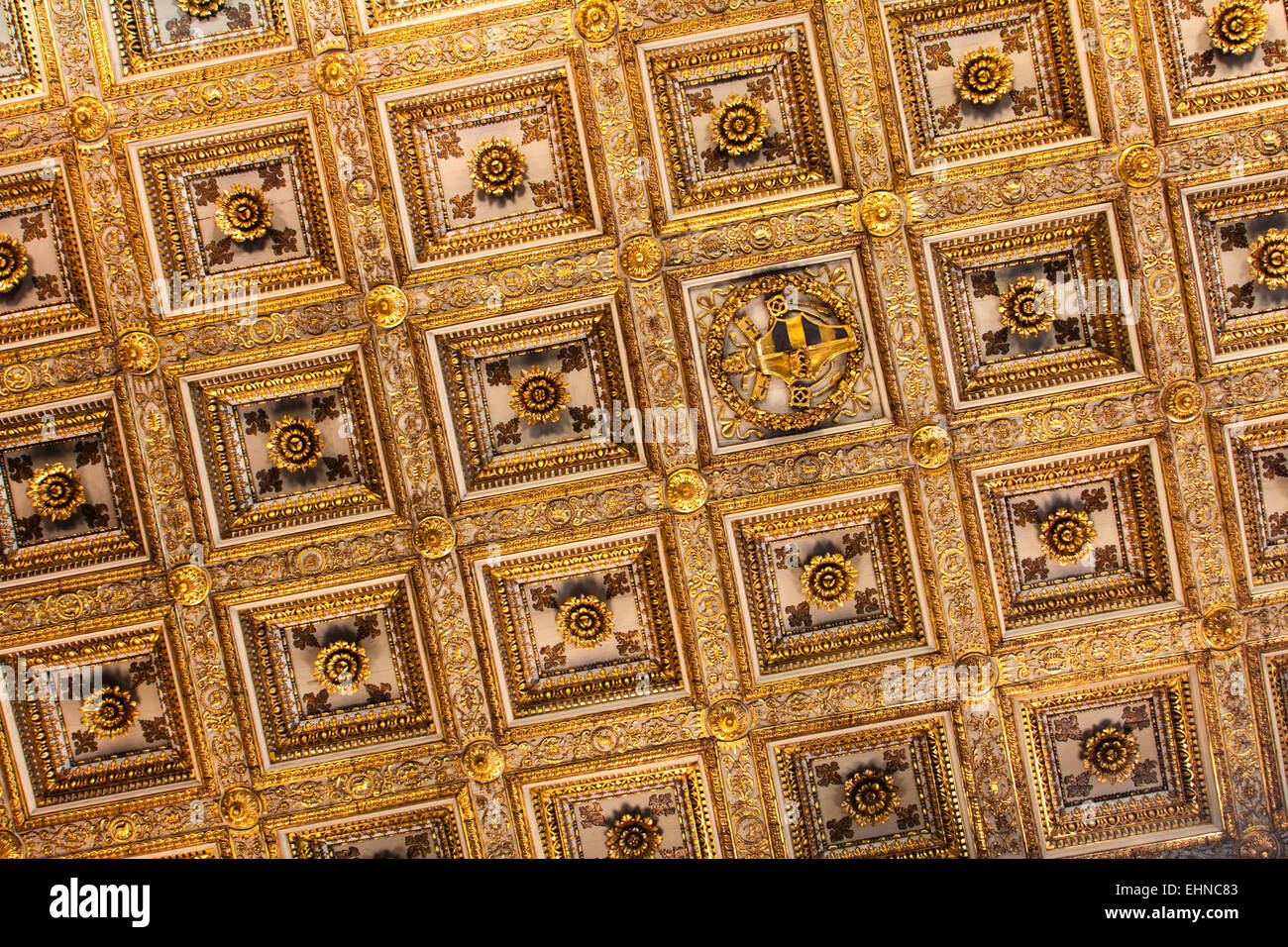 Gilt ceiling hi-res stock photography and images - Alamy