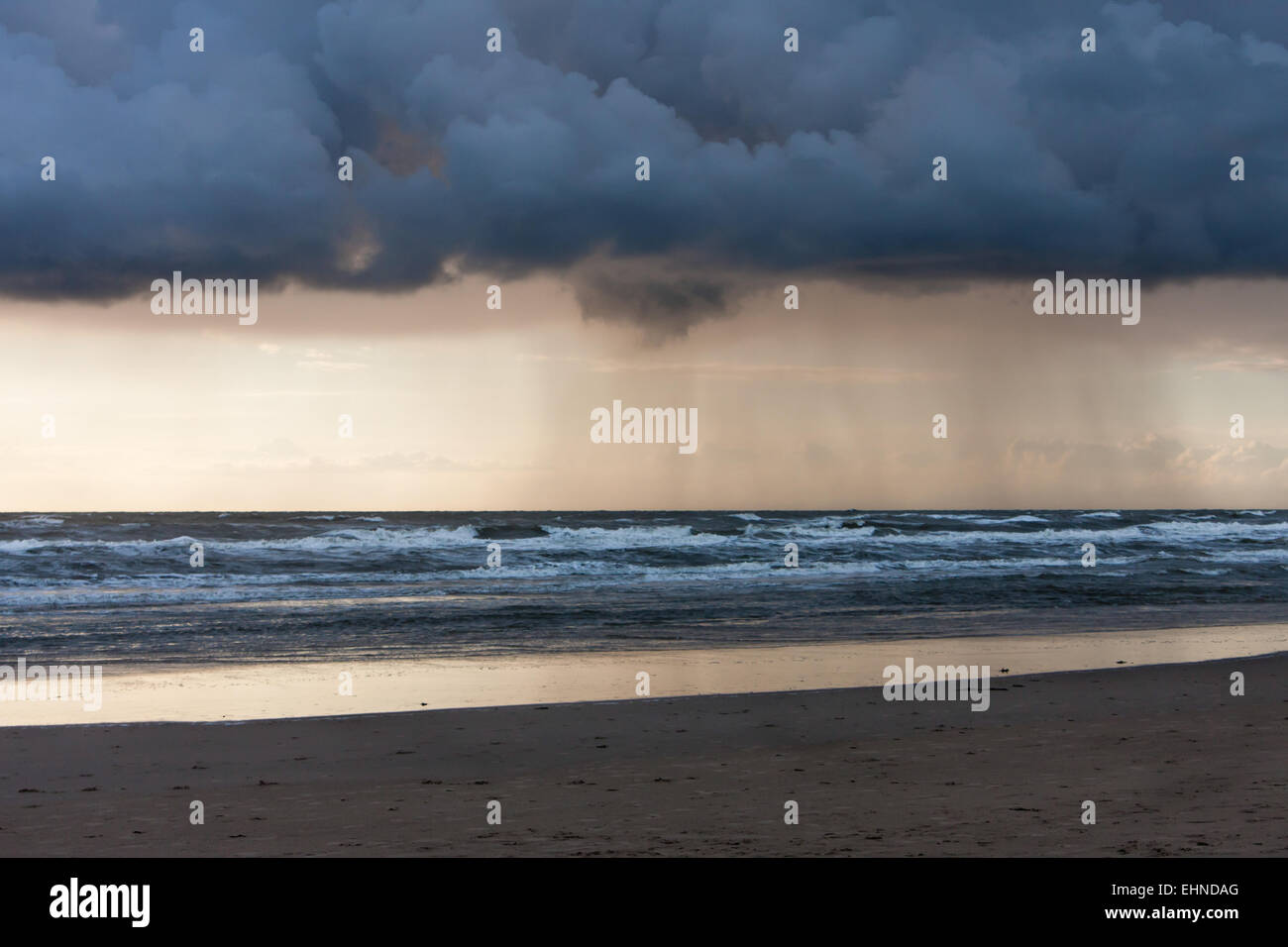 Open sea swell hi-res stock photography and images - Alamy