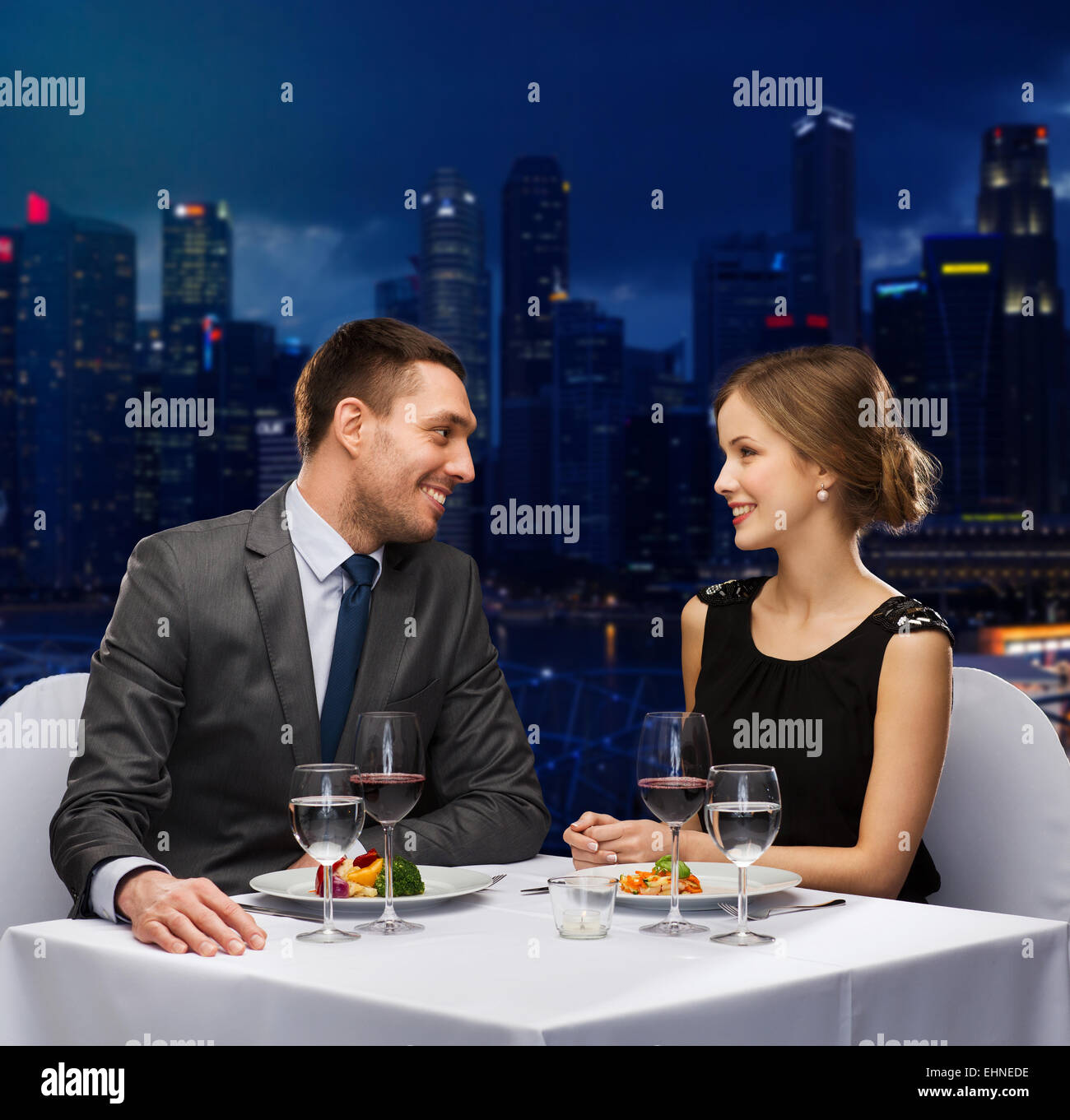 Talking at restaurant hi-res stock photography and images - Alamy