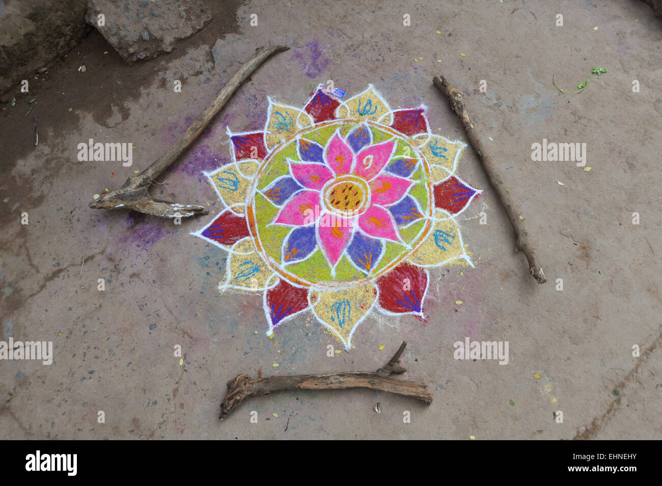 Mandala pongal kolam india hi-res stock photography and images - Alamy