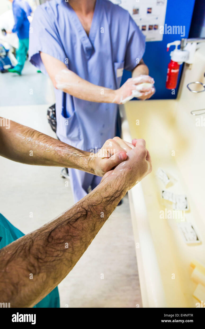Surgical handwashing hi-res stock photography and images - Alamy