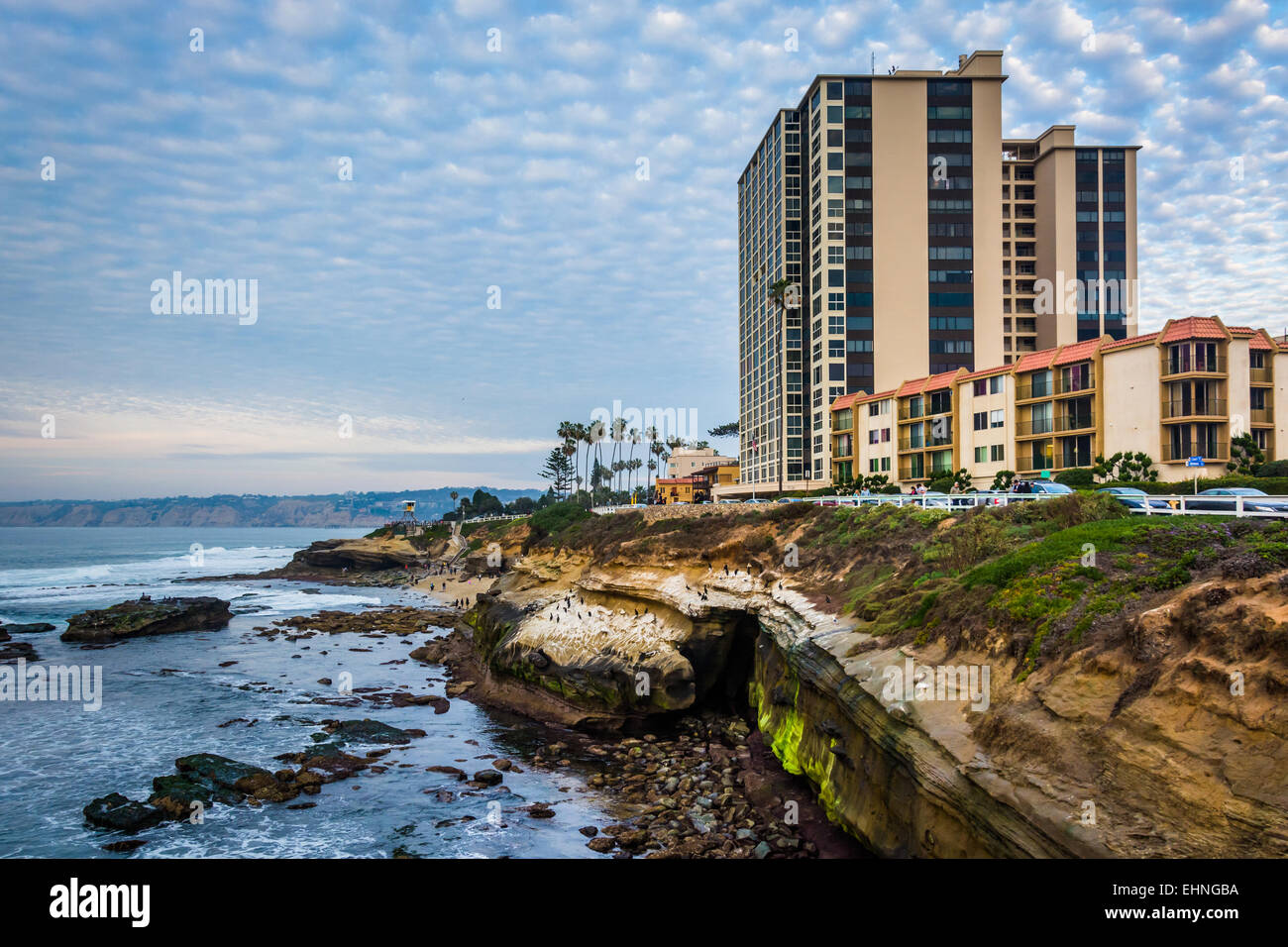 Buildings and cliffs along the Pacific Ocean in La Jolla, California ...