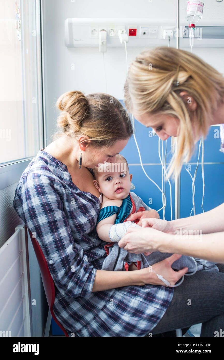 Baby affected by a urinary tract infection (pyelonephritis ...