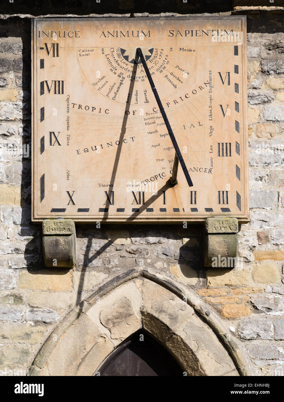 Sundial gnomon clock hi-res stock photography and images - Alamy