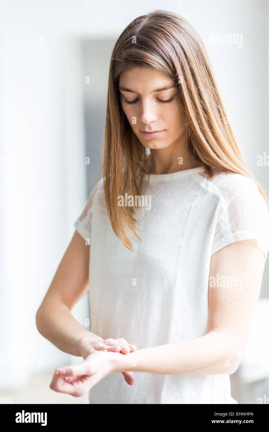 Taking pulse hi-res stock photography and images - Alamy Taking pulse hi-res stock photography and images - Alamy
