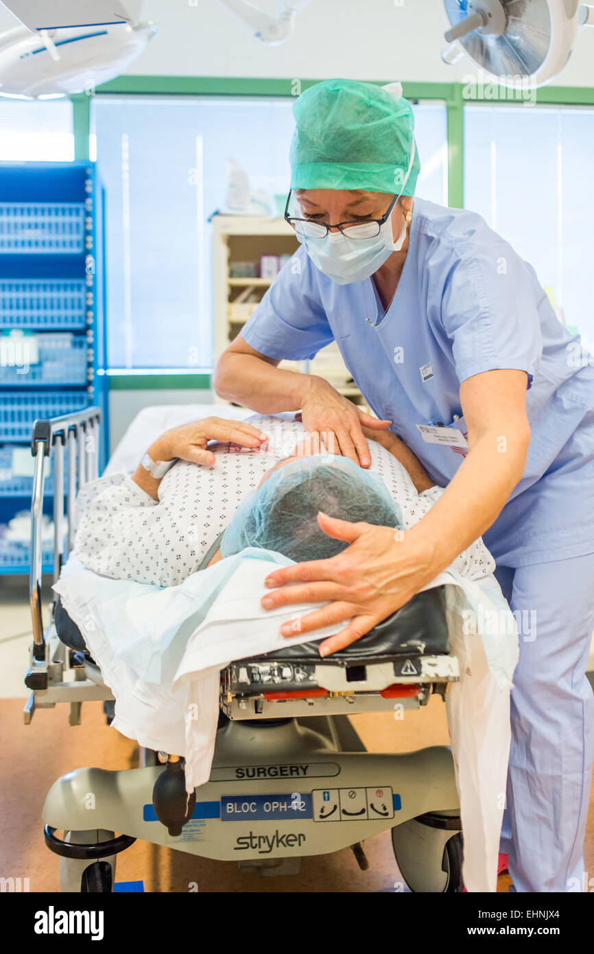 Operating room nurse hi-res stock photography and images - Alamy