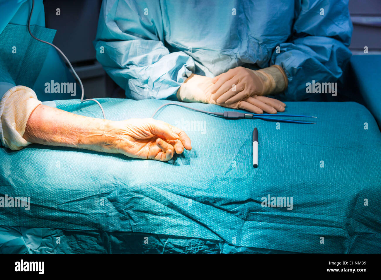 Hand surgery hi-res stock photography and images - Alamy