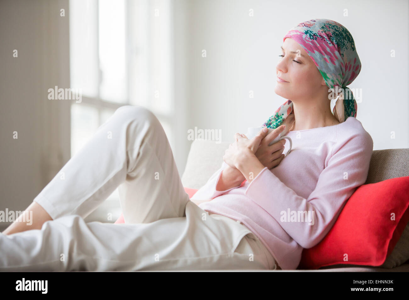 Woman chemotherapy treatment hi-res stock photography and images - Alamy