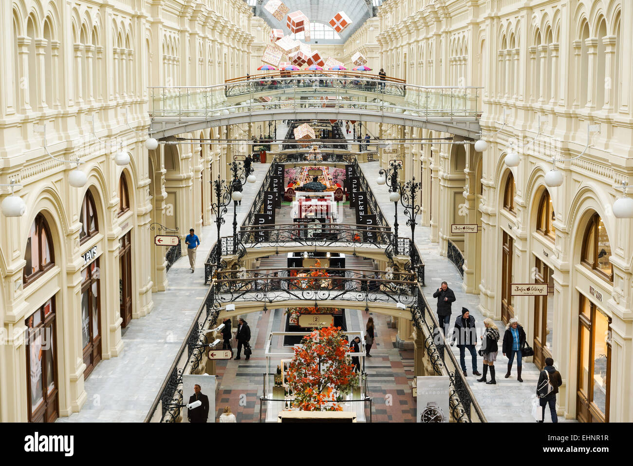 Shopping square hi-res stock photography and images - Alamy