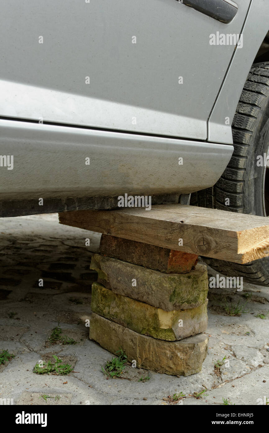 Car bricks hi-res stock photography and images - Alamy