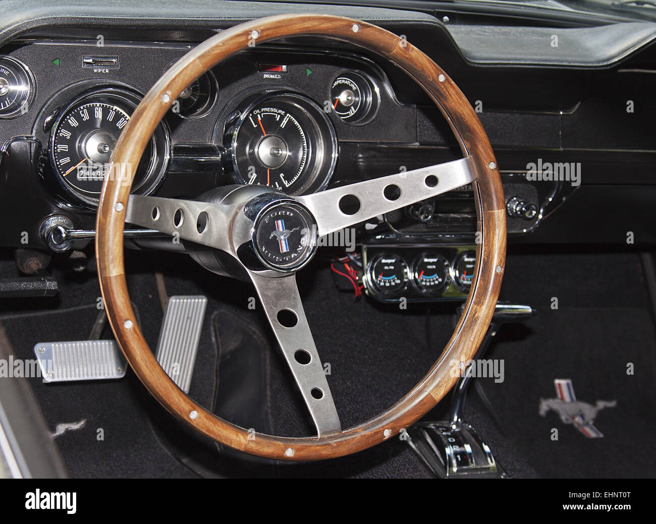 Steering wheel ford mustang hi-res stock photography and images - Alamy