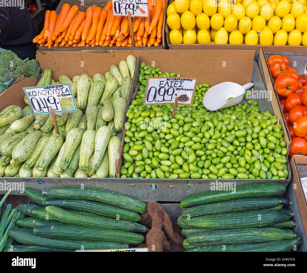 Bio vegetables on market hi-res stock photography and images - Alamy