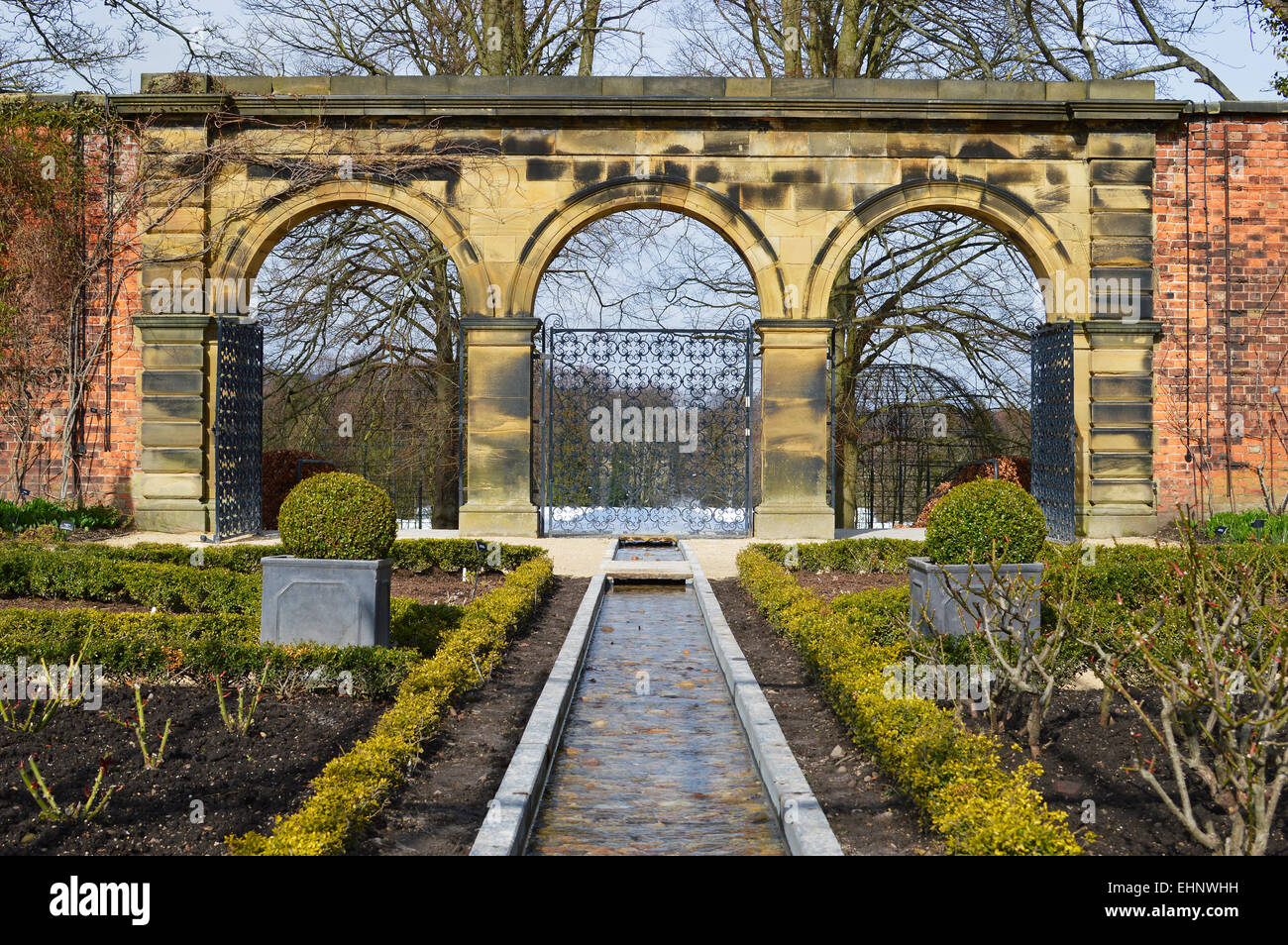 Alnwick castle garden hi-res stock photography and images - Alamy