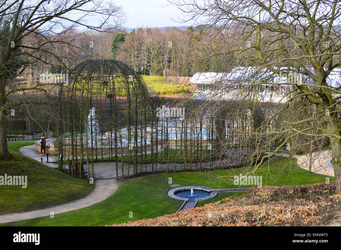 View over the Grand Cascade and Pavilion in Alnwick Garden ...