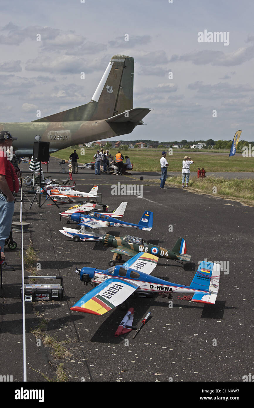 Even airplanes hi-res stock photography and images - Alamy