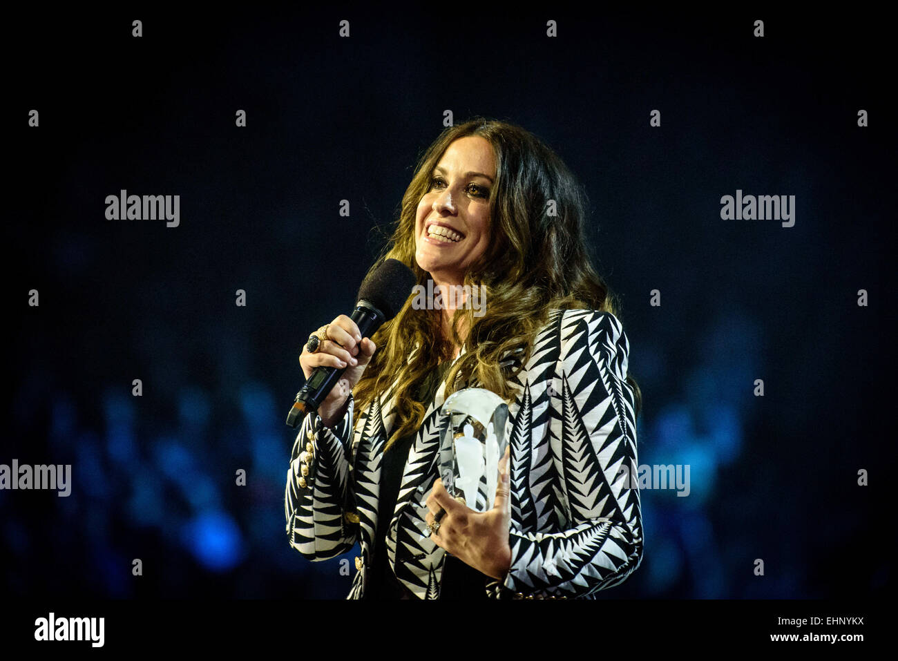 Hamilton, Ontario, Canada. 15th Mar, 2015. ALANIS MORISSETTE wins an ...