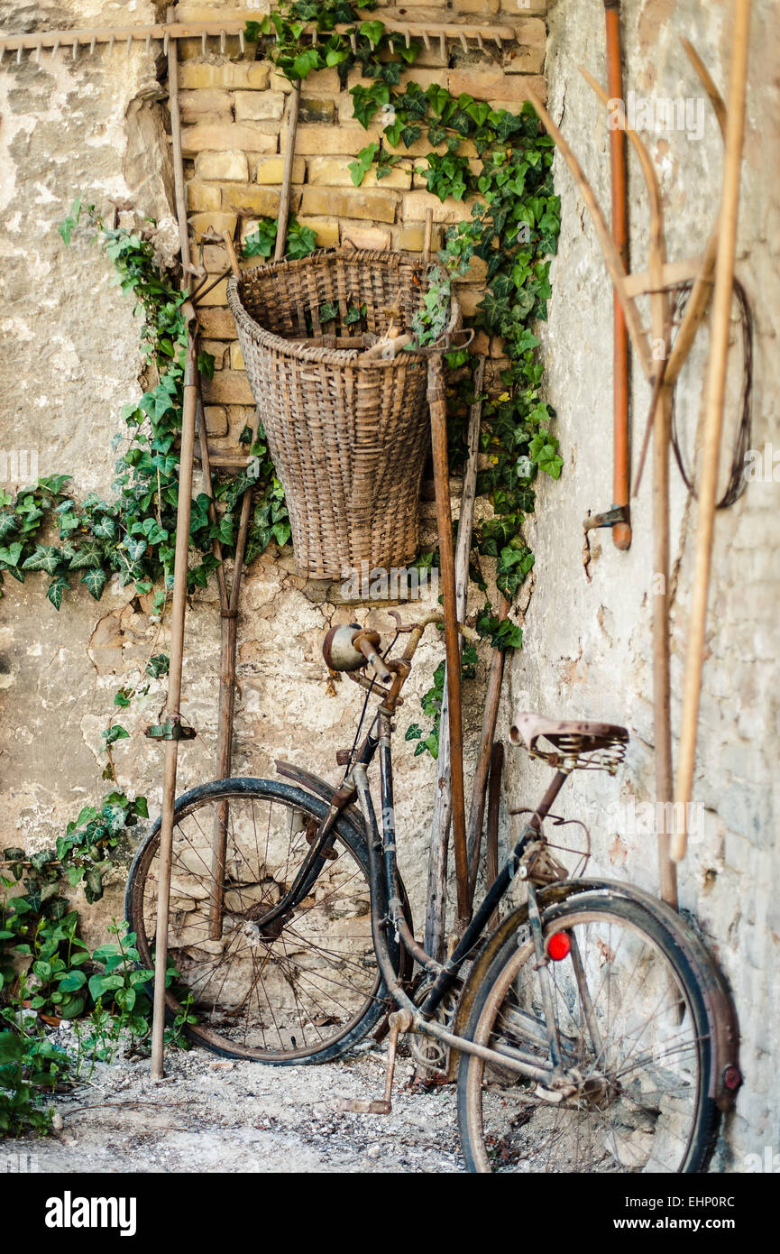 Antique bicycle hi-res stock photography and images - Alamy