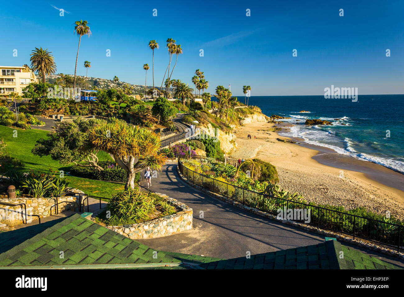 Walkway and view of the Pacific Ocean at Heisler Park, in Laguna Beach ...