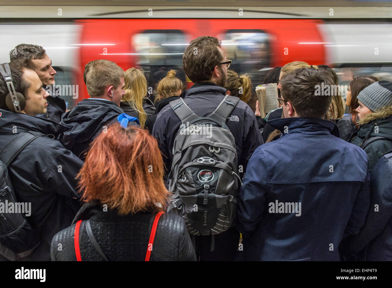 London underground announcements hi-res stock photography and images ...