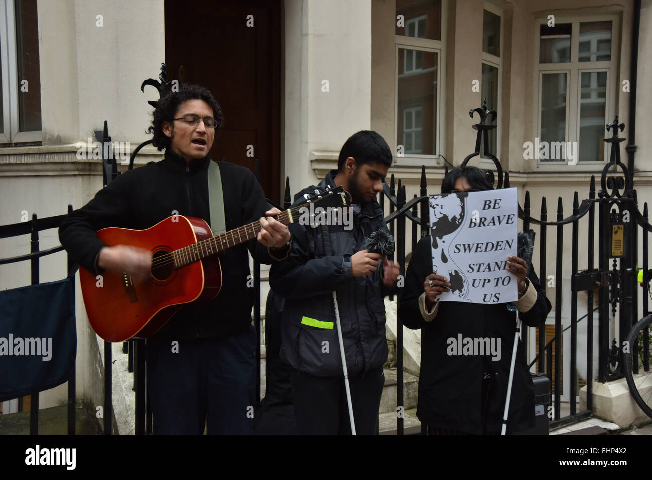 London, UK. 16th March, 2015. Nosies Supporters shouting free # ...