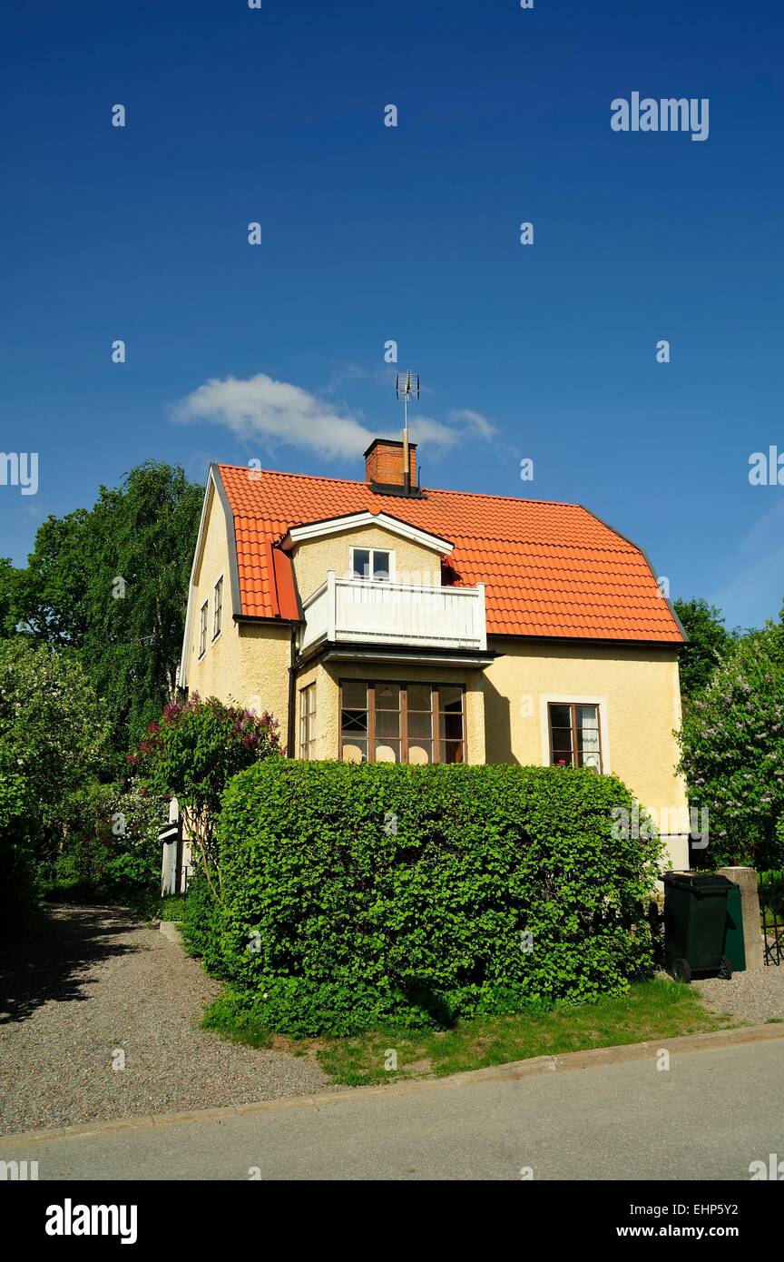 Middle class house exterior hi-res stock photography and images - Alamy