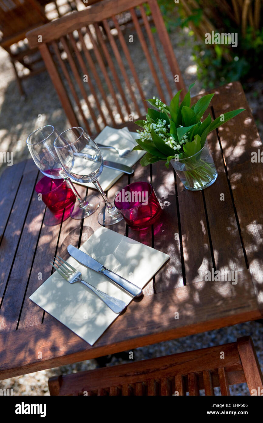 Table set on a terrace of a French restaurant Stock Photo - Alamy
