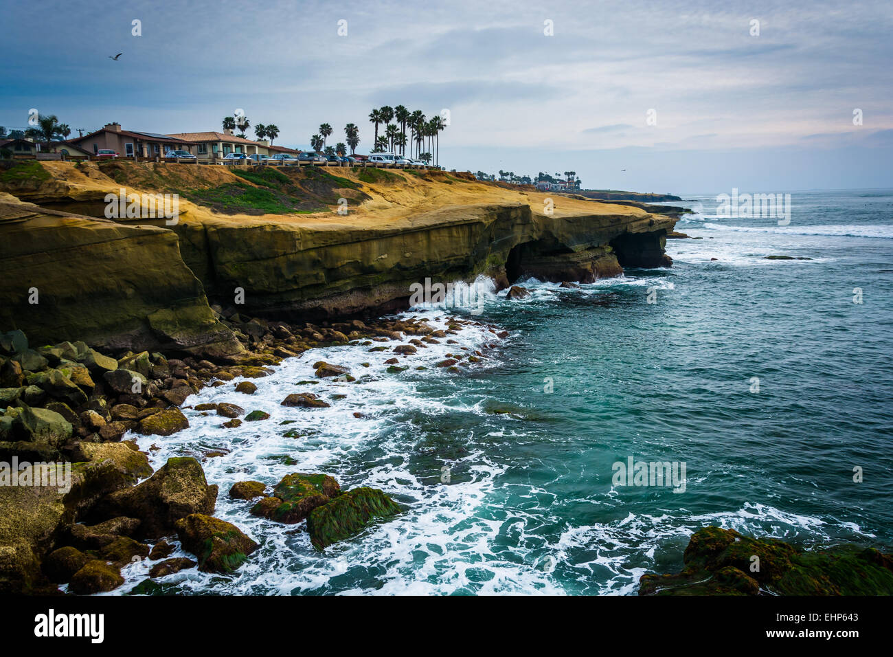 Cliffs along the Pacific Ocean at Sunset Cliffs Natural Park in Point ...