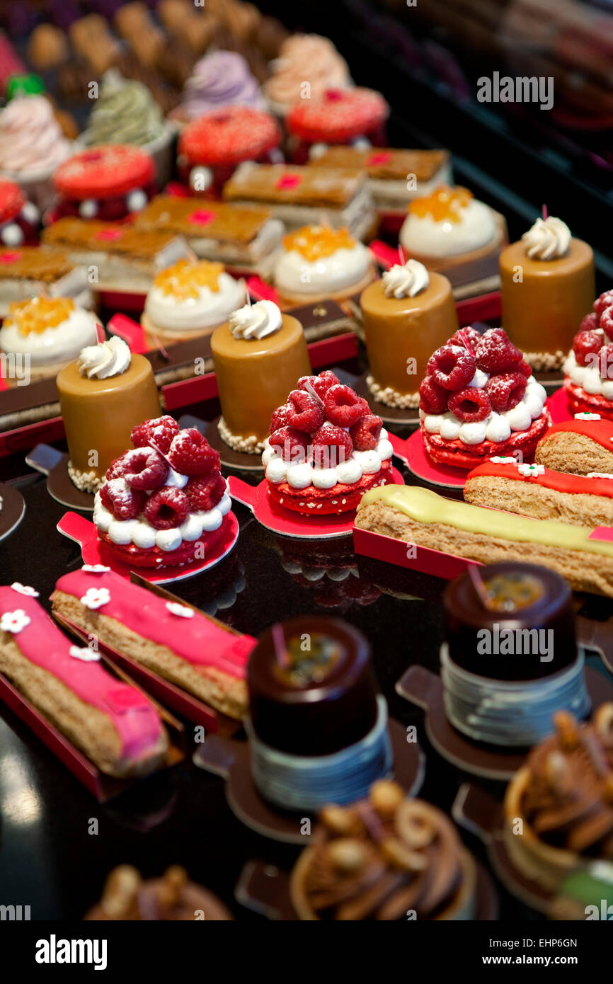 French bakery cakes hi-res stock photography and images - Alamy