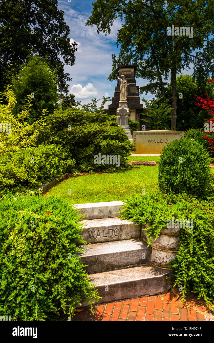 Oakland cemetery gravesite hi-res stock photography and images - Alamy