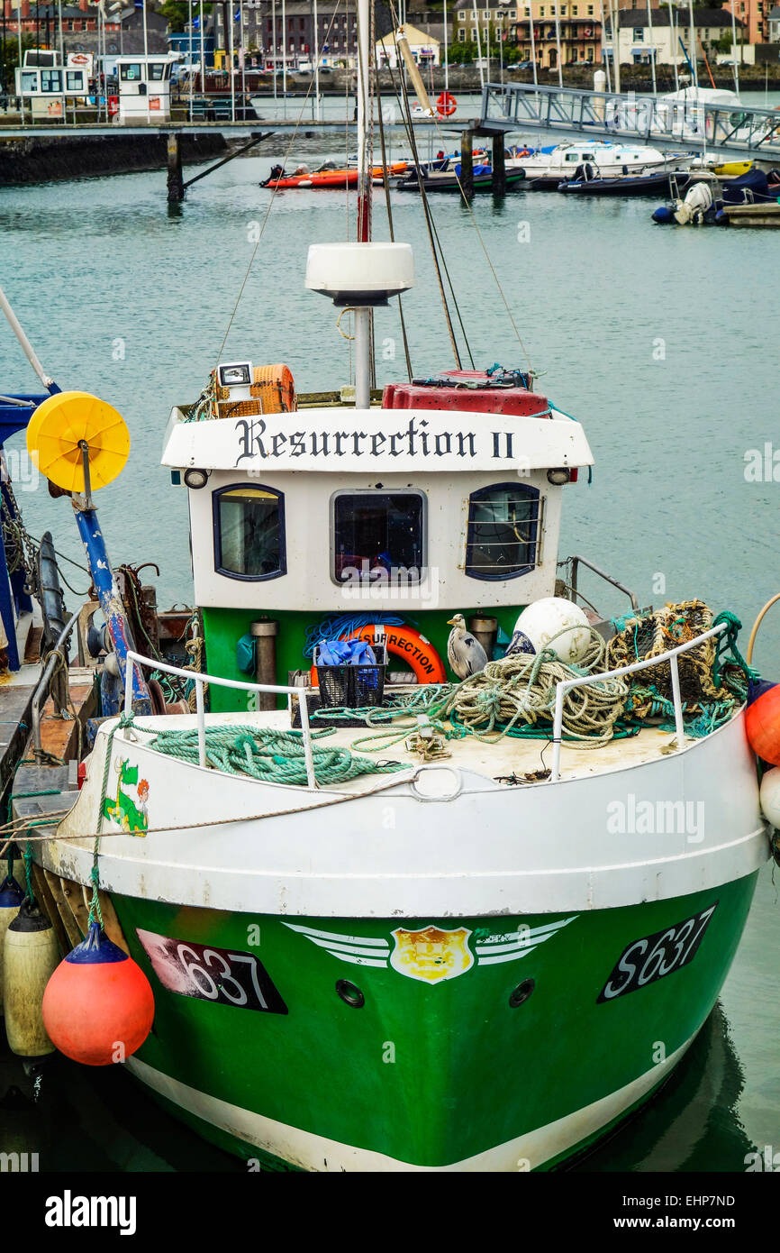 Fishing boat alongside at Kinsale Harbour, Ireland Stock Photo - Alamy