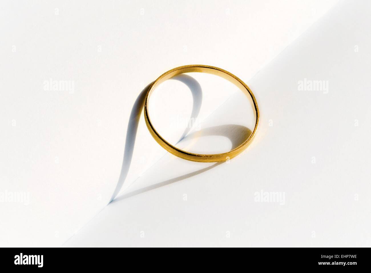 Golden ring heart hi-res stock photography and images - Alamy