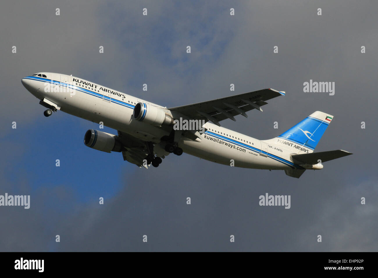 Kuwait airways airbus hi-res stock photography and images - Alamy