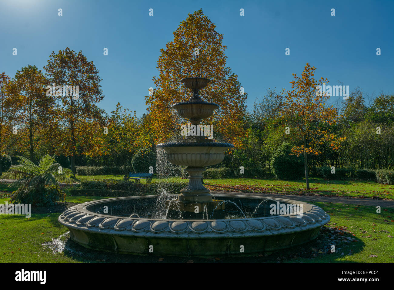 Formal fountain in Regent's Park London Stock Photo - Alamy