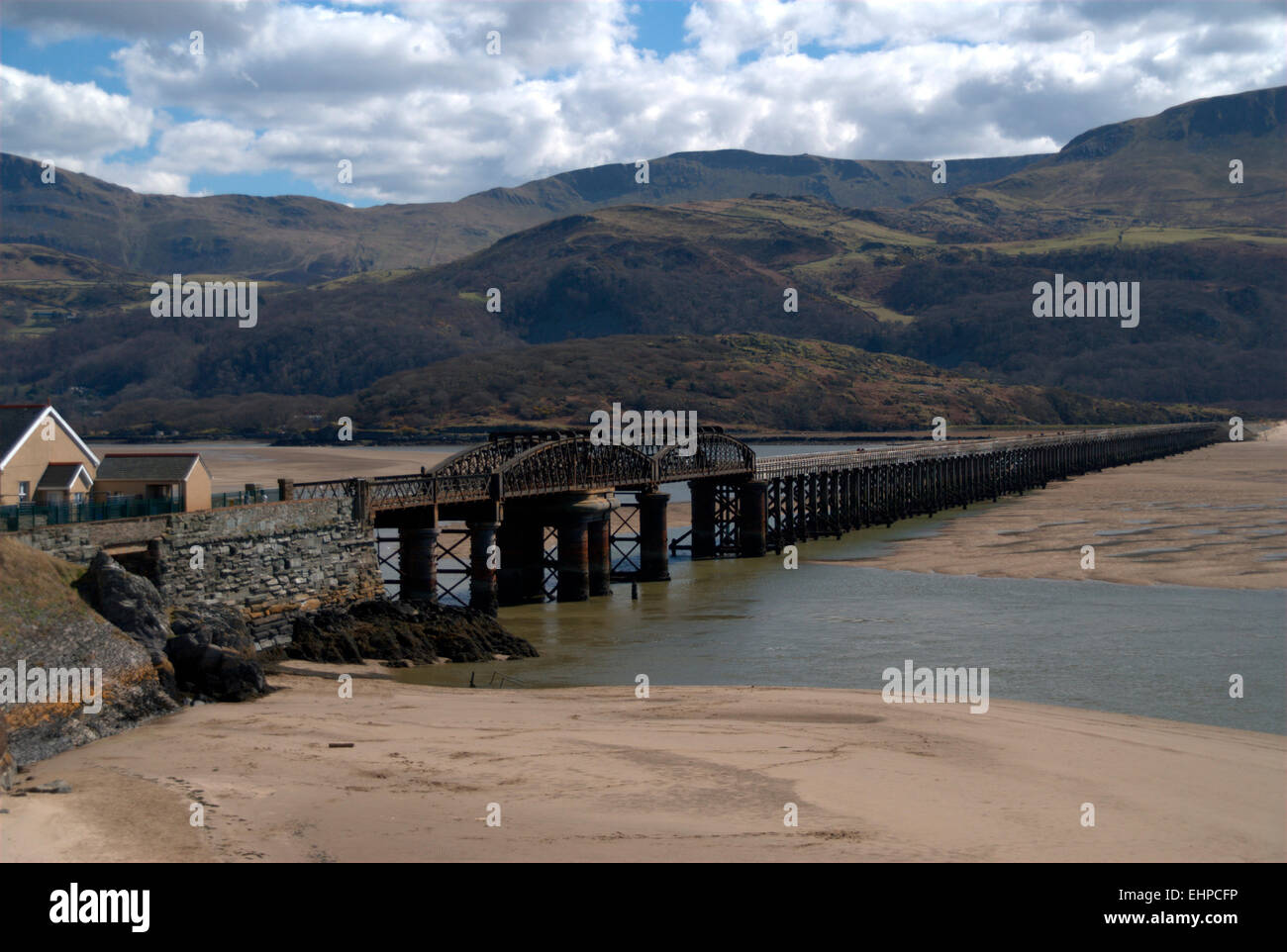 Barmouth estuary bridge hi-res stock photography and images - Alamy