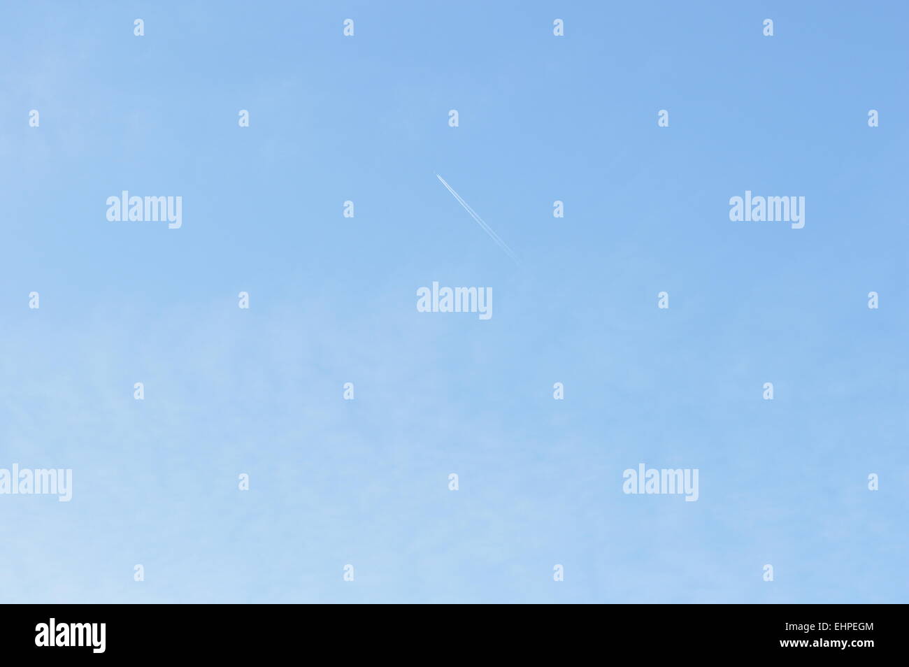 Airplane flying jet stream hi-res stock photography and images - Alamy